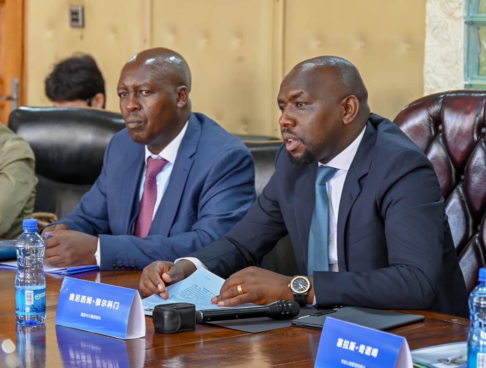 High-level delegation from Fujian Province meeting Cabinet Secretary ...